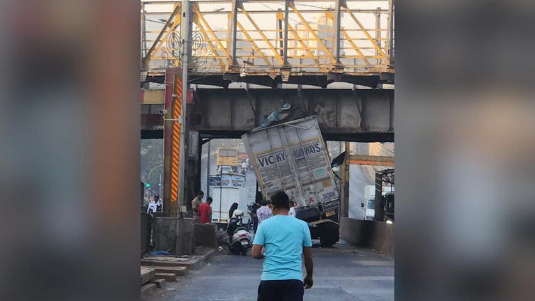 Mumbai: Traffic Disrupted In Matunga After Container Truck Rams Into ...