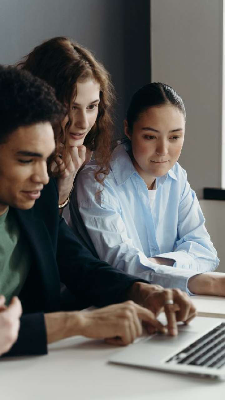 7 Tips To Enhance Your Creative Thinking At Workplace