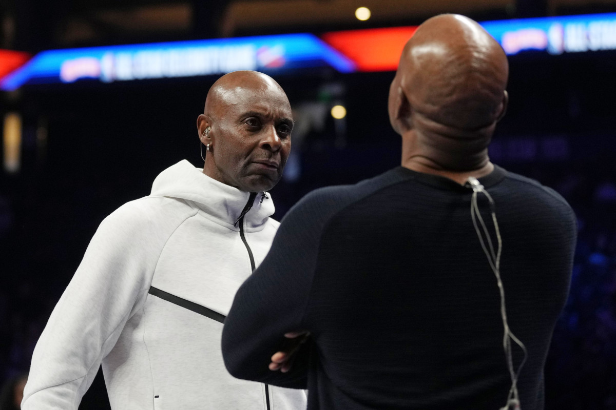 Jerry Rice Slams Barry Bonds During NBA All-Star Celebrity Game