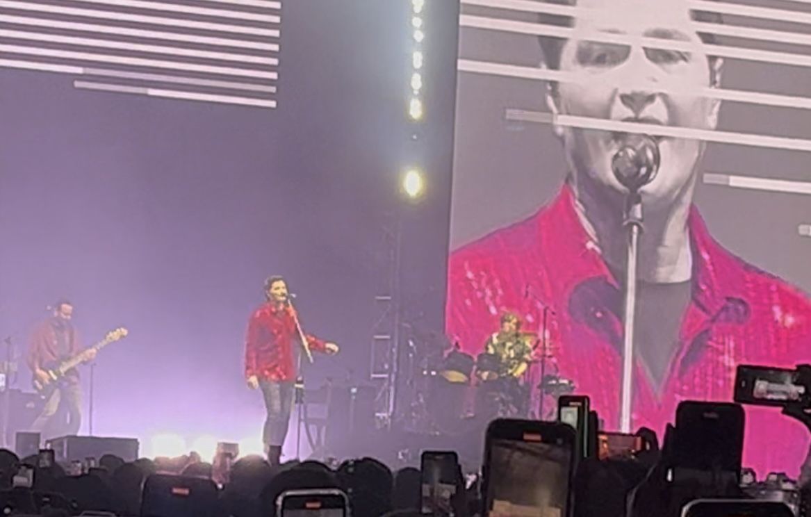 Vokalis The Script Peluk dan Cium Penggemar, Begini Romantisnya Konser ...