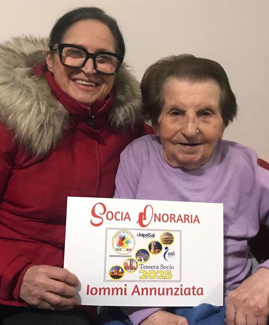 Centro anziani, nonnina presidente onoraria