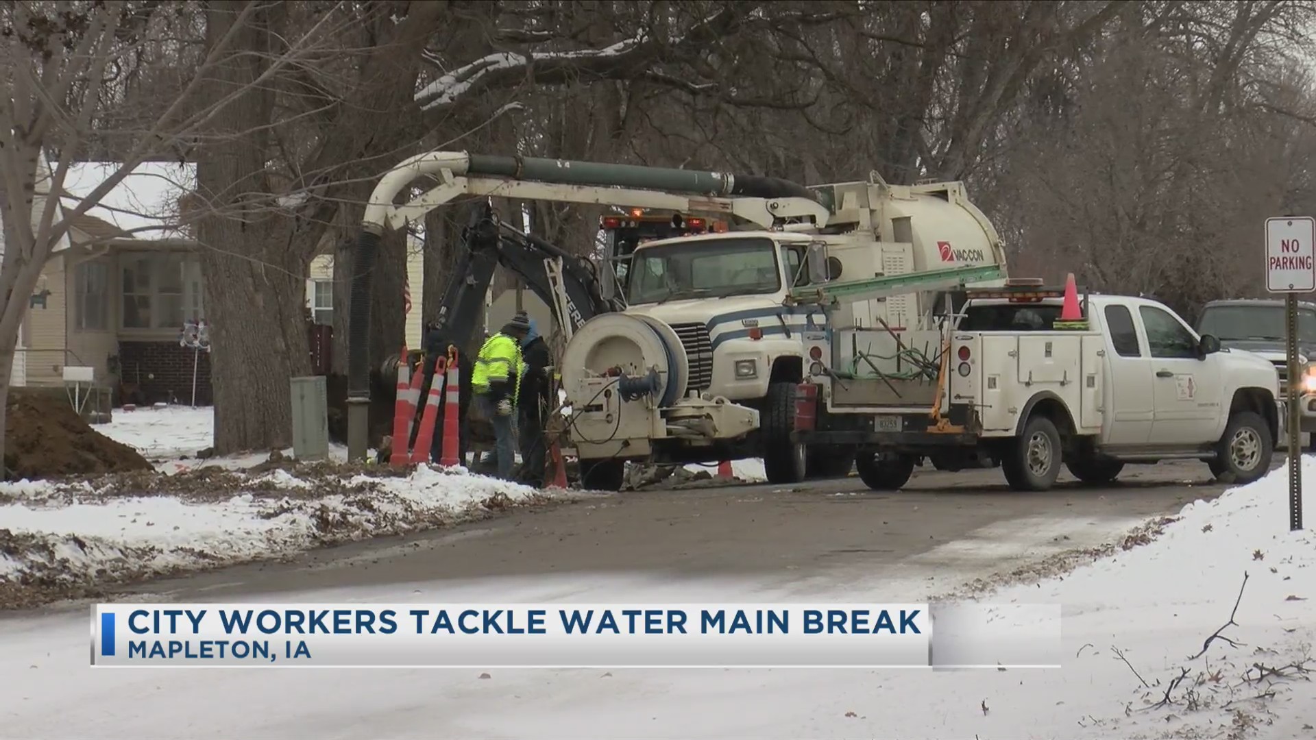 City Workers Tackle Water Main Break In Mapleton