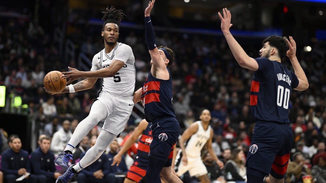 Castle, George lead Team C to Rising Stars win and berth against LeBron ...