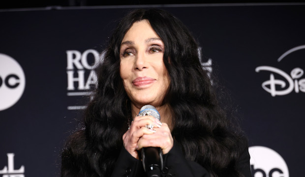 Cher turns back time with ‘If I Could Turn Back Time' on ‘SNL50: The ...
