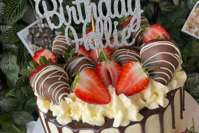 Cake baker who's a 'legend' for her cheesecake opens new shop