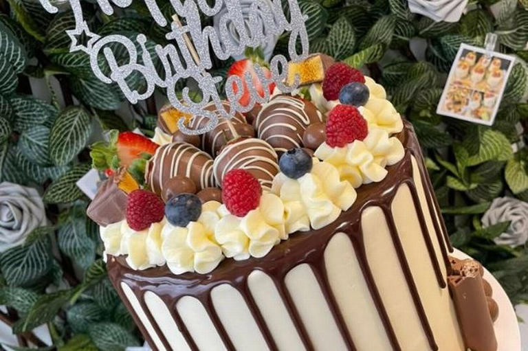 Cake baker who's a 'legend' for her cheesecake opens new shop