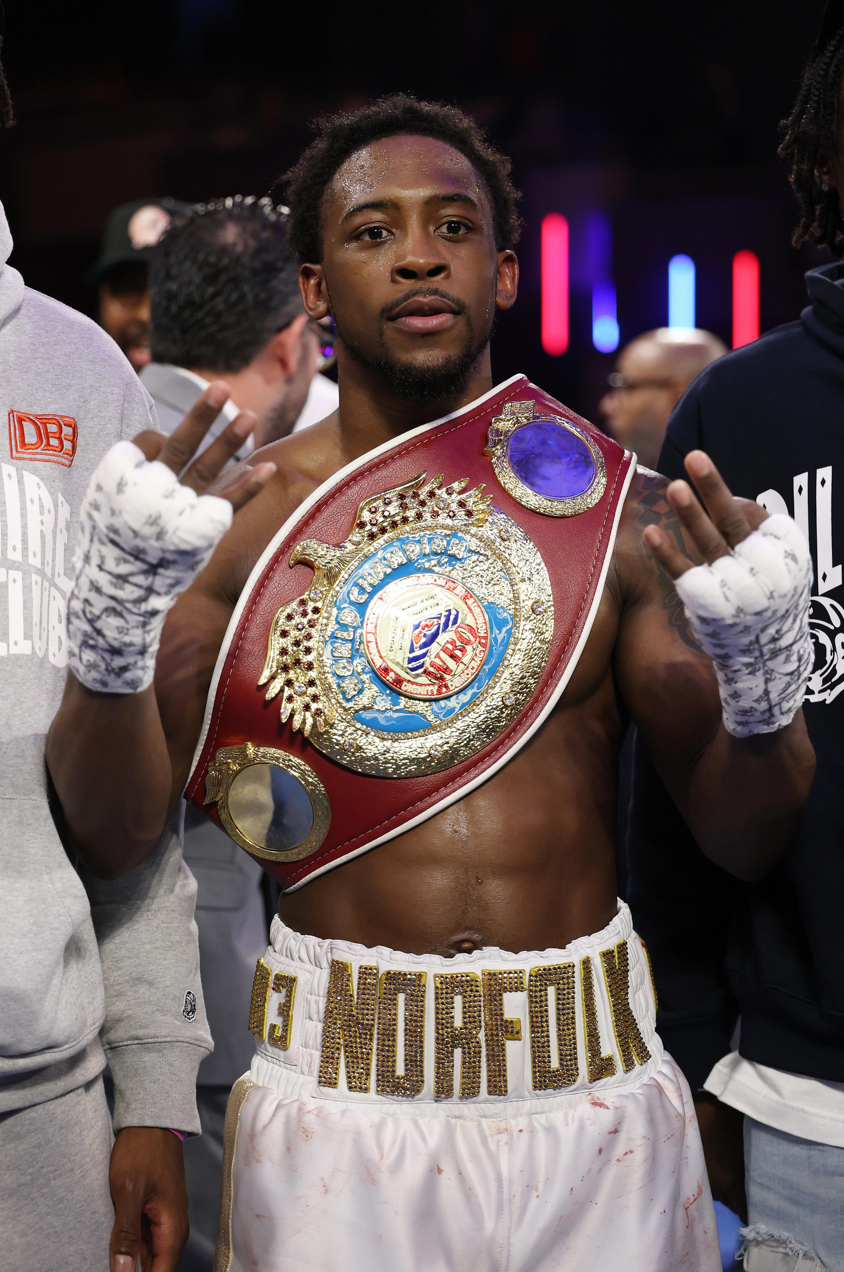 Keyshawn Davis knocks out Denys Berinchyk, wins WBO lightweight title ...