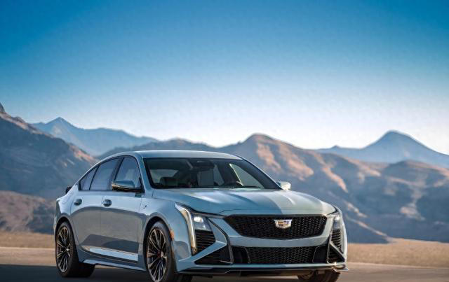 新款凯迪拉克CT5即将预售，黑标运动套件+赛道版能否破局价格战？