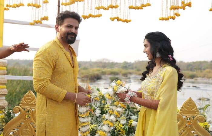 Kannada actor Daali Dhananjaya-Dhanyatha celebrate haldi ceremony ...