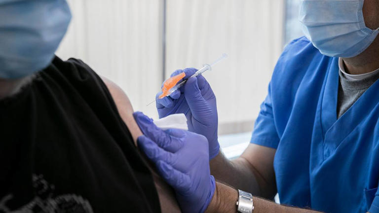 Santé Québec launches COVID-19 vaccination campaign for vulnerable groups