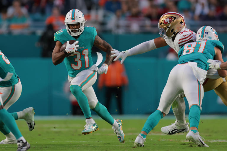 Dolphins Cut CB Kendall Fuller, RB Raheem Mostert, & TE Durham Smythe