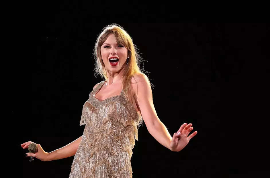 An NFL fan clarified the incident involving Taylor Swift's heavy booing ...