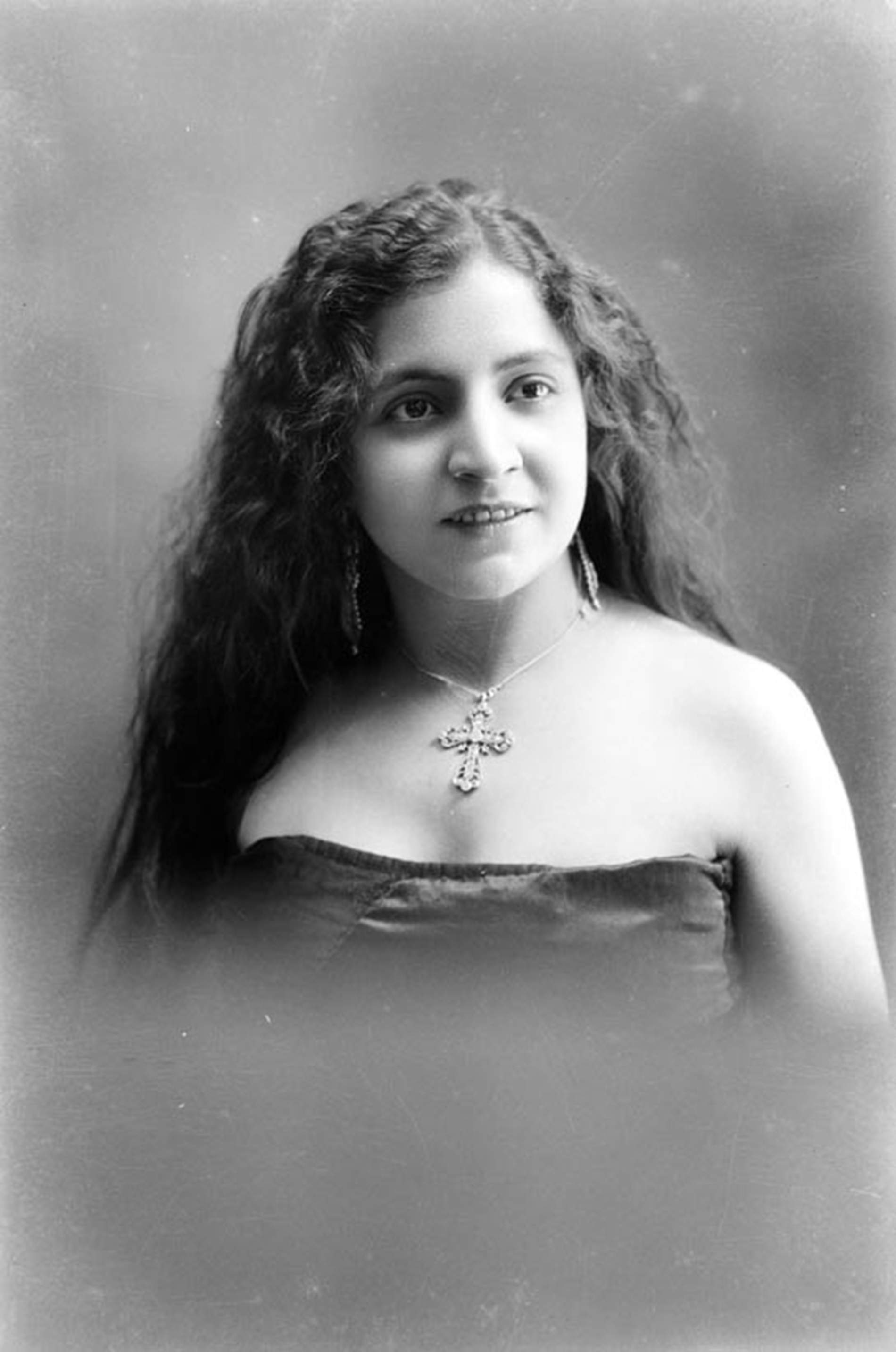 Nace Pilar Alonso-Moll, la figura más emblemática del cuplé en catalán