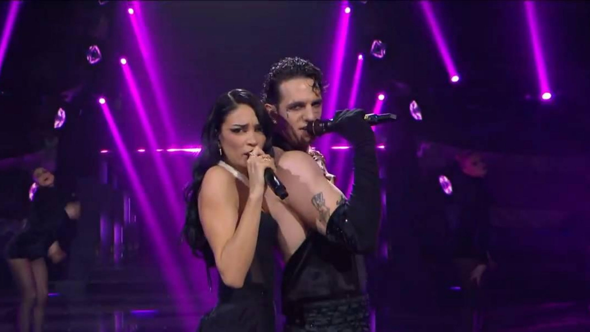 Sanremo 2025, la cover di Elodie e Achille Lauro - A mano a mano e ...