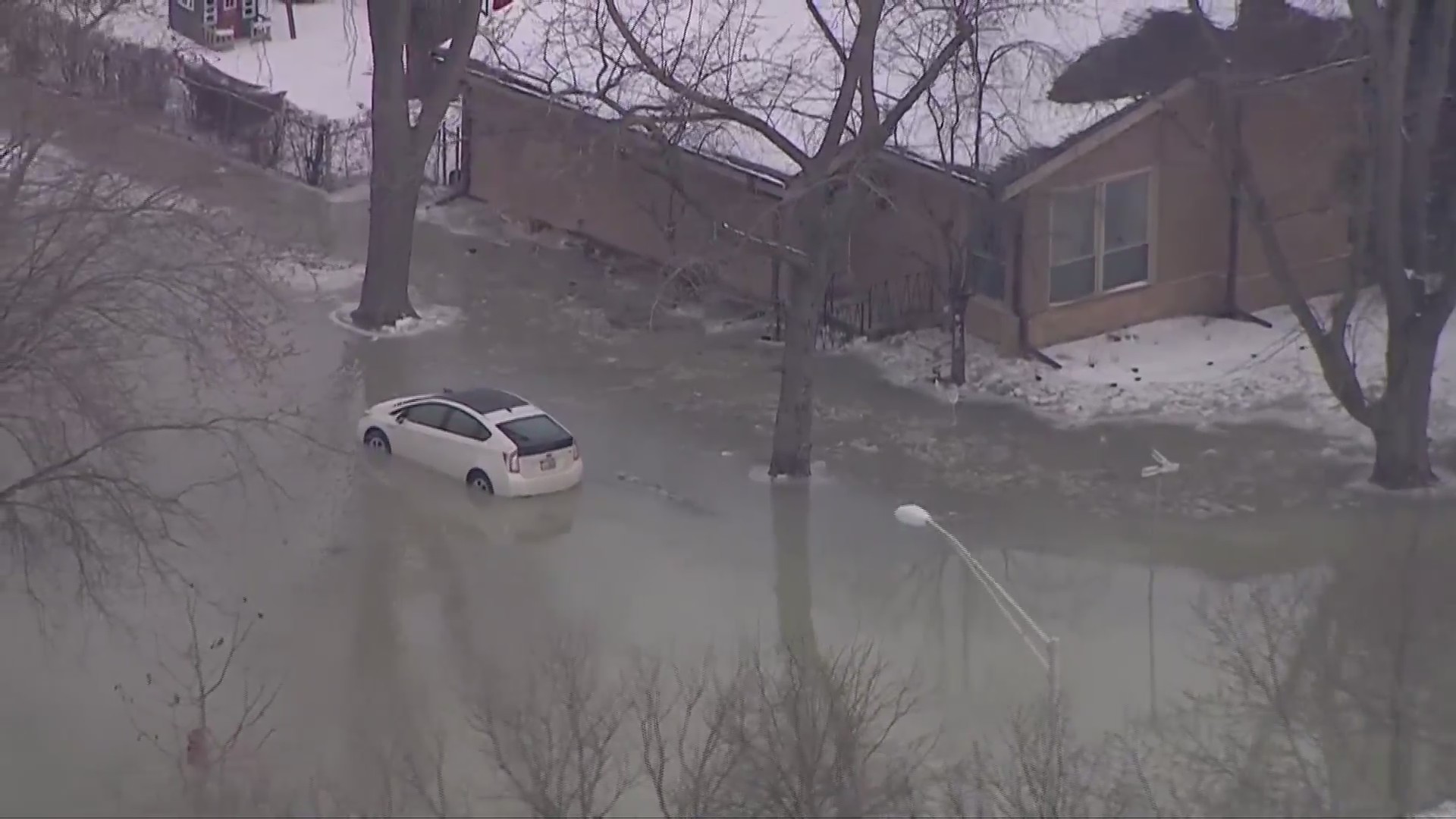 Skokie water main break causing widespread flooding, icy conditions ...