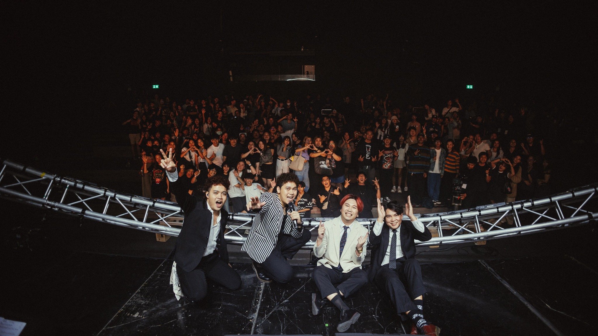 ประทับใจปิดฉากทุกการจากลา คอนเสิร์ตปิดอัลบั้มจาก”CLOCKWORK MOTIONLESS”