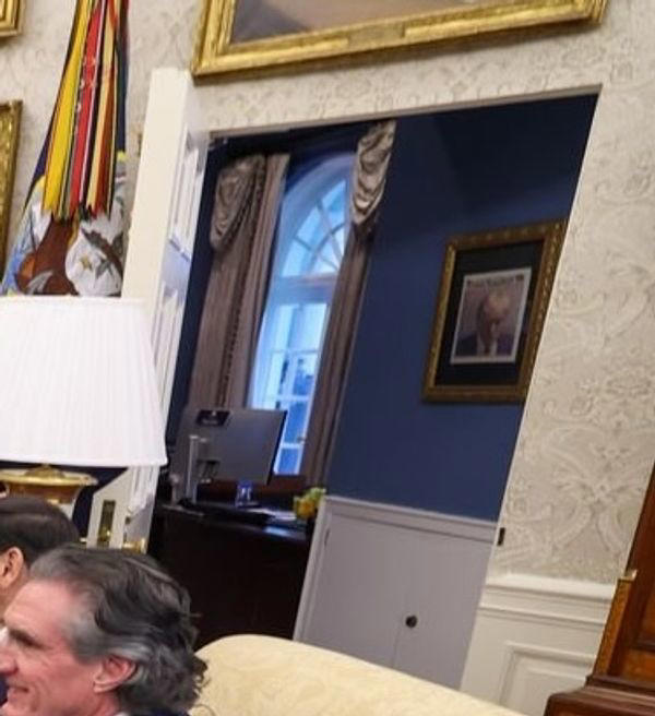 Yes, photo shows Trump's mug shot framed on White House wall