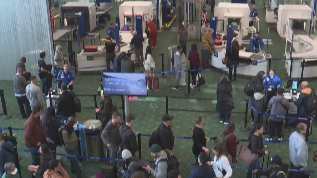 Long TSA security lines form at PDX, worrying weekend travelers