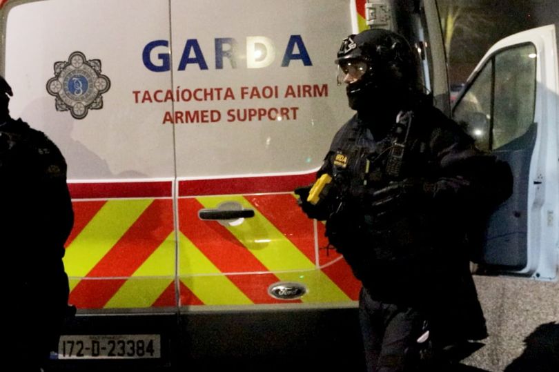 Over 100 Garda officers storm Dublin homes in massive crime raid with ...