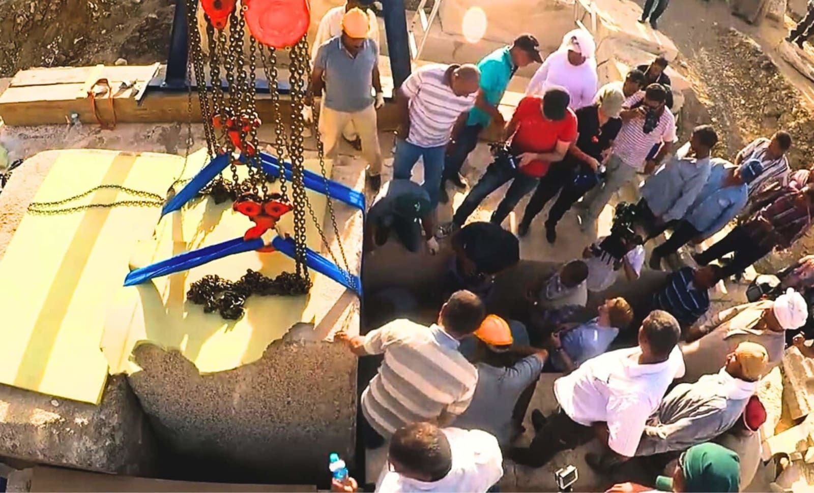 Archaeologists in Disbelief After Breaking Into a 4,000-Year-Old Sealed ...