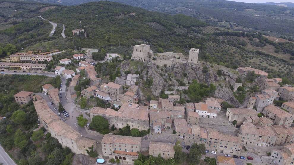 Nel borgo arriva nuova segnaletica stradale: ecco come cambia la viabilità