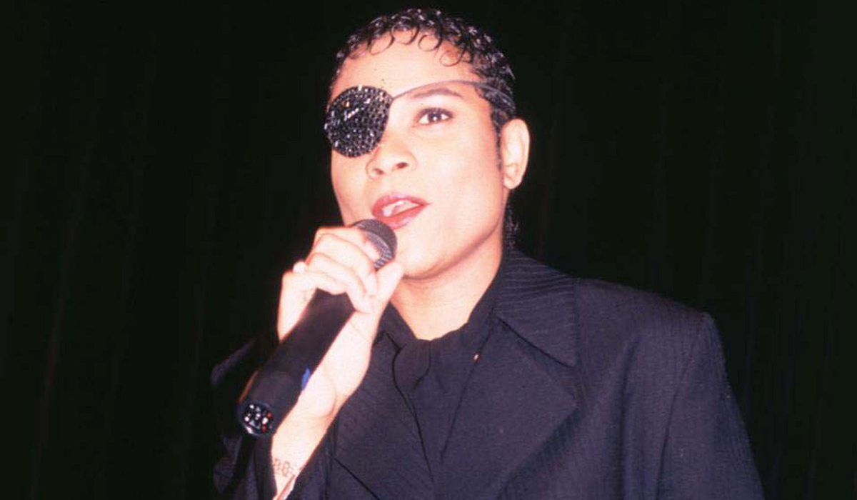 What happened to singer Gabrielle's eye?