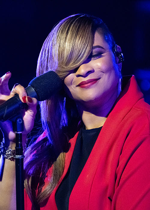 What happened to singer Gabrielle's eye?