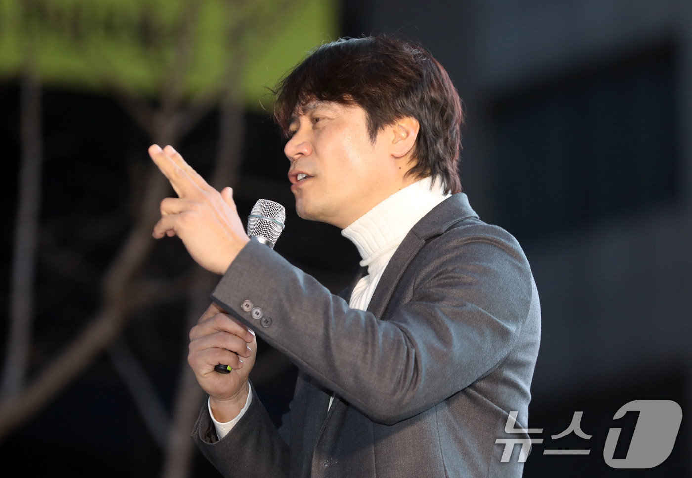 전한길 "尹, 억울하게 갇혀" vs 황현필 "尹지지는 독재 추종"(종합)