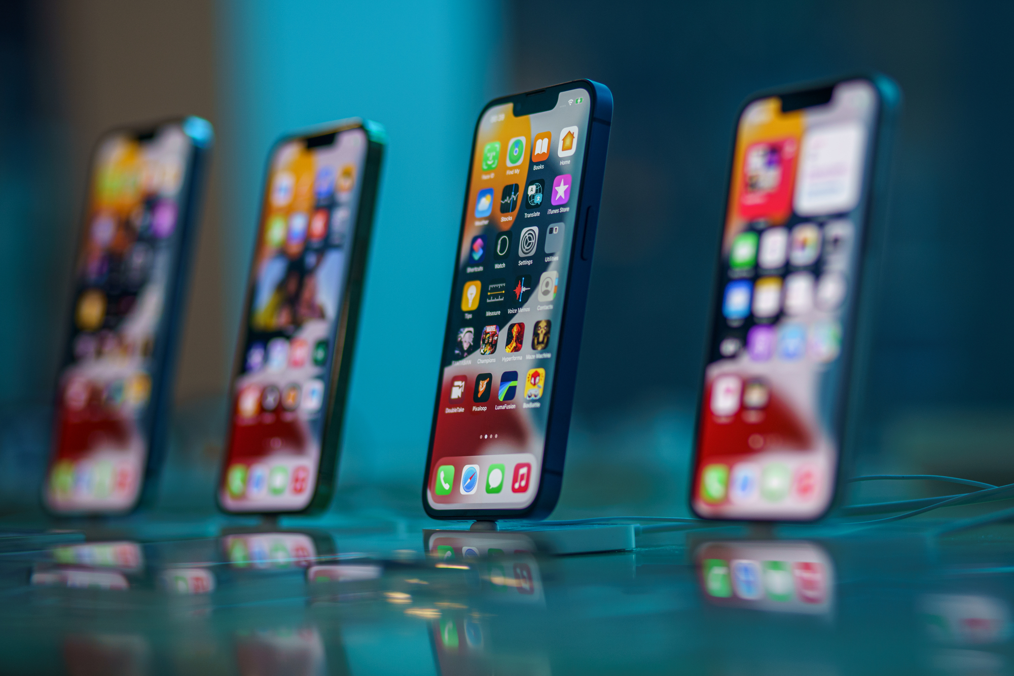 První den veletrhu MWC25: Roboti, futuristické telefony a nástup 5G