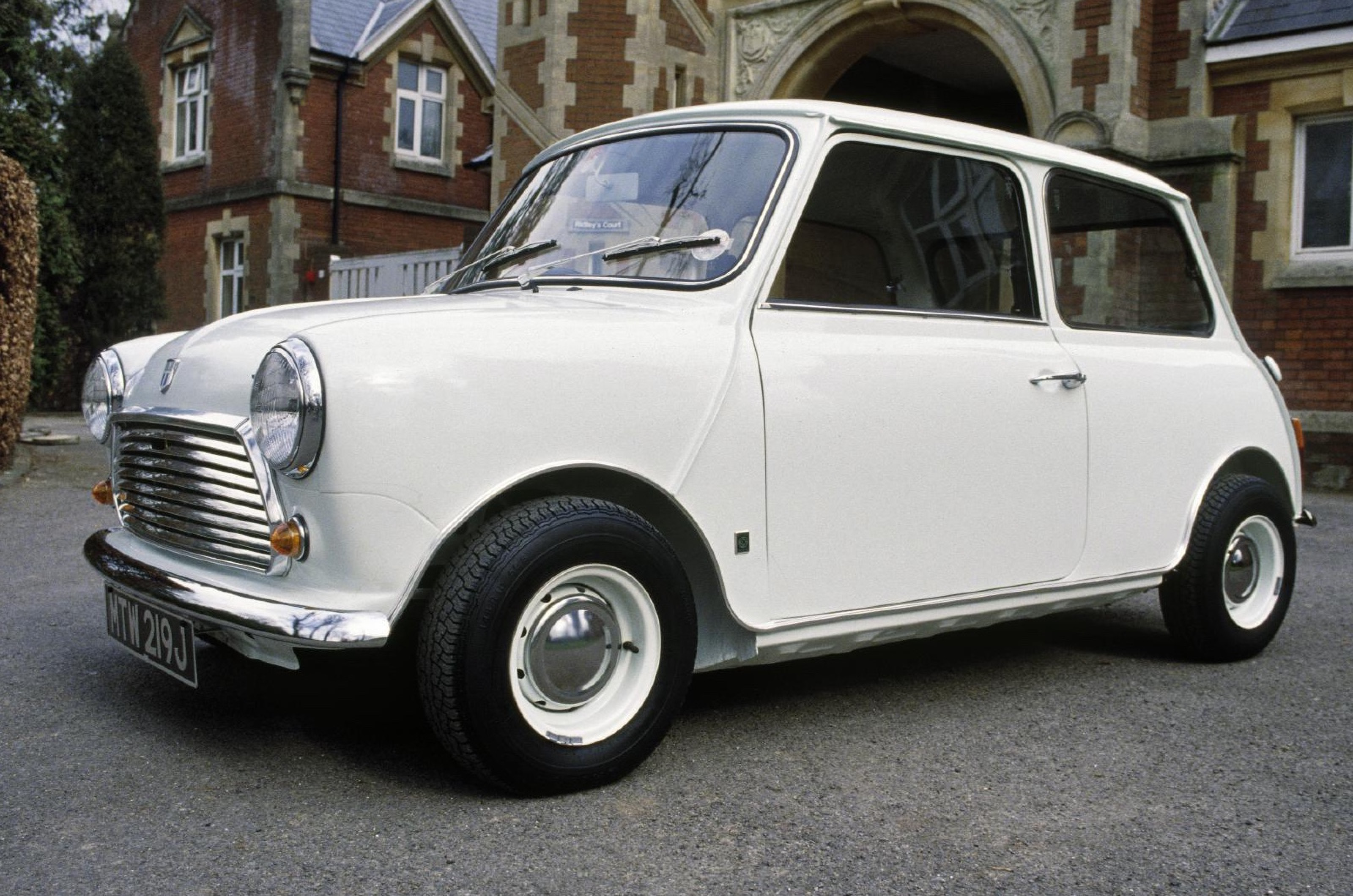 21 famously faulty classic cars