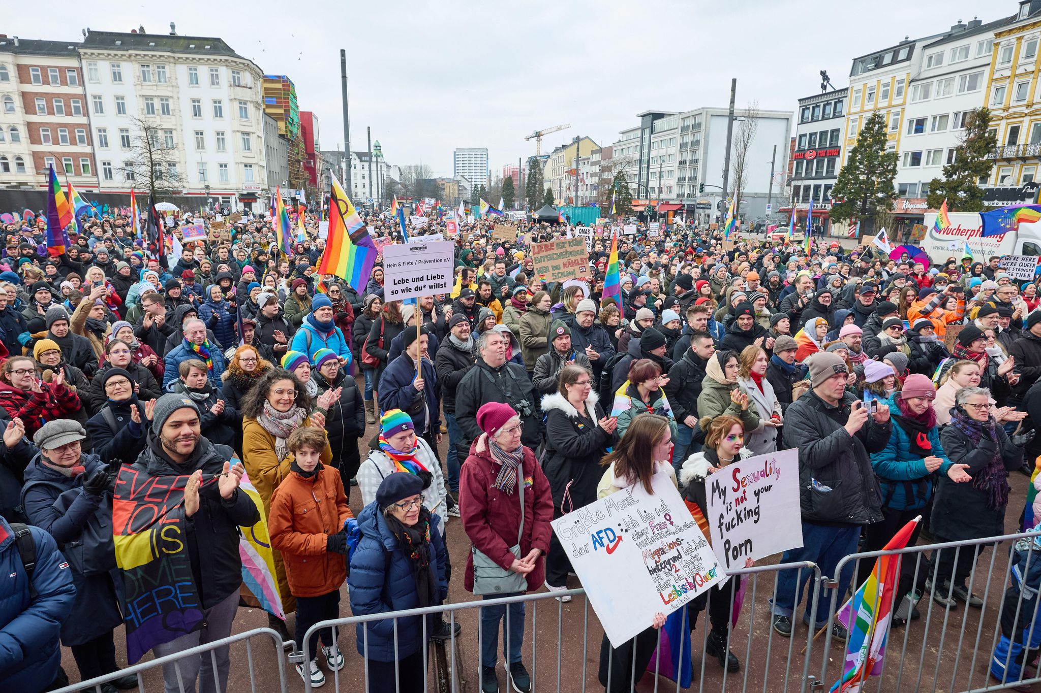 Tausende demonstrieren in Hamburg für Vielfalt und Toleranz