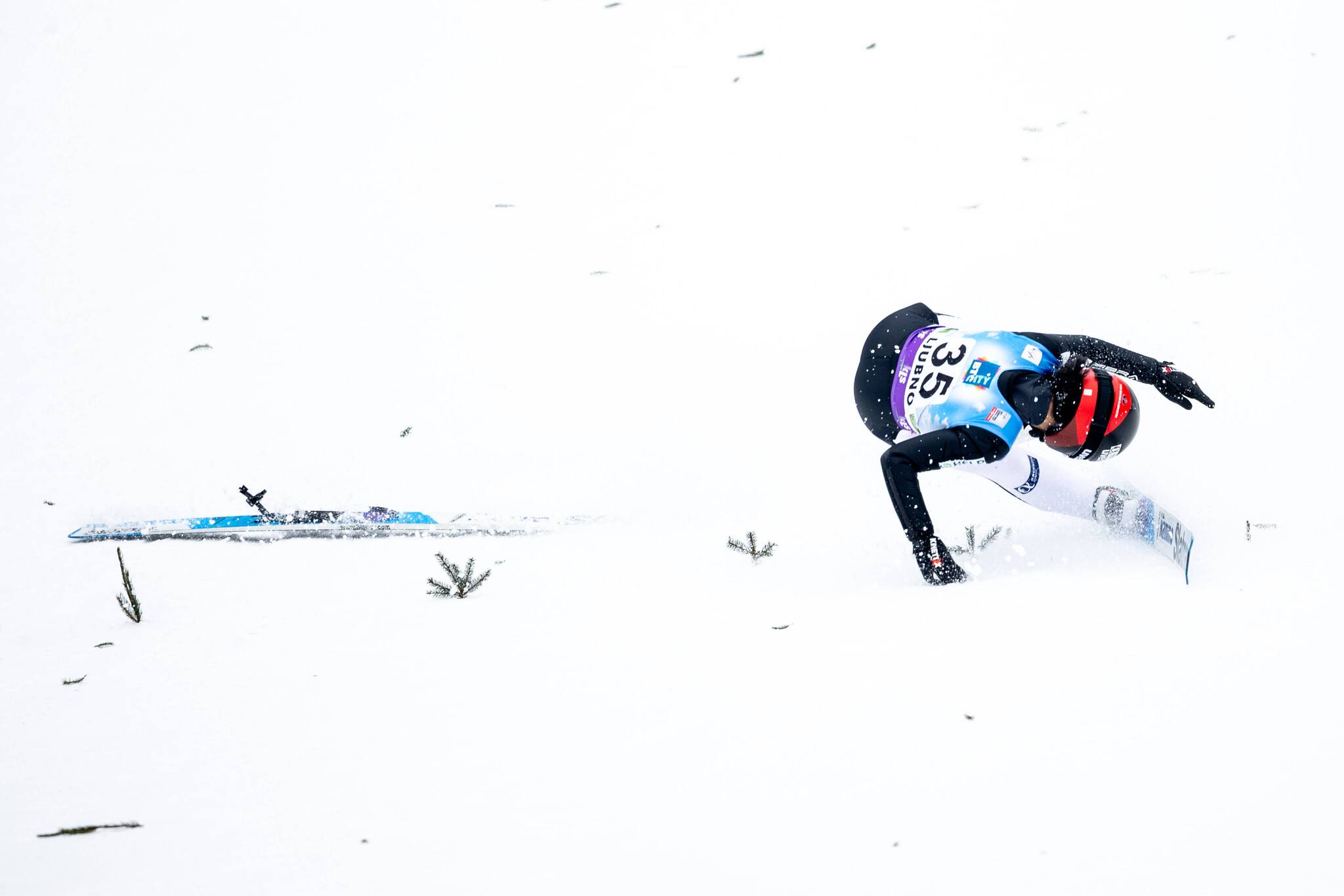 Skispringen: Schwerer Sturz überschattet Frauen-Weltcup