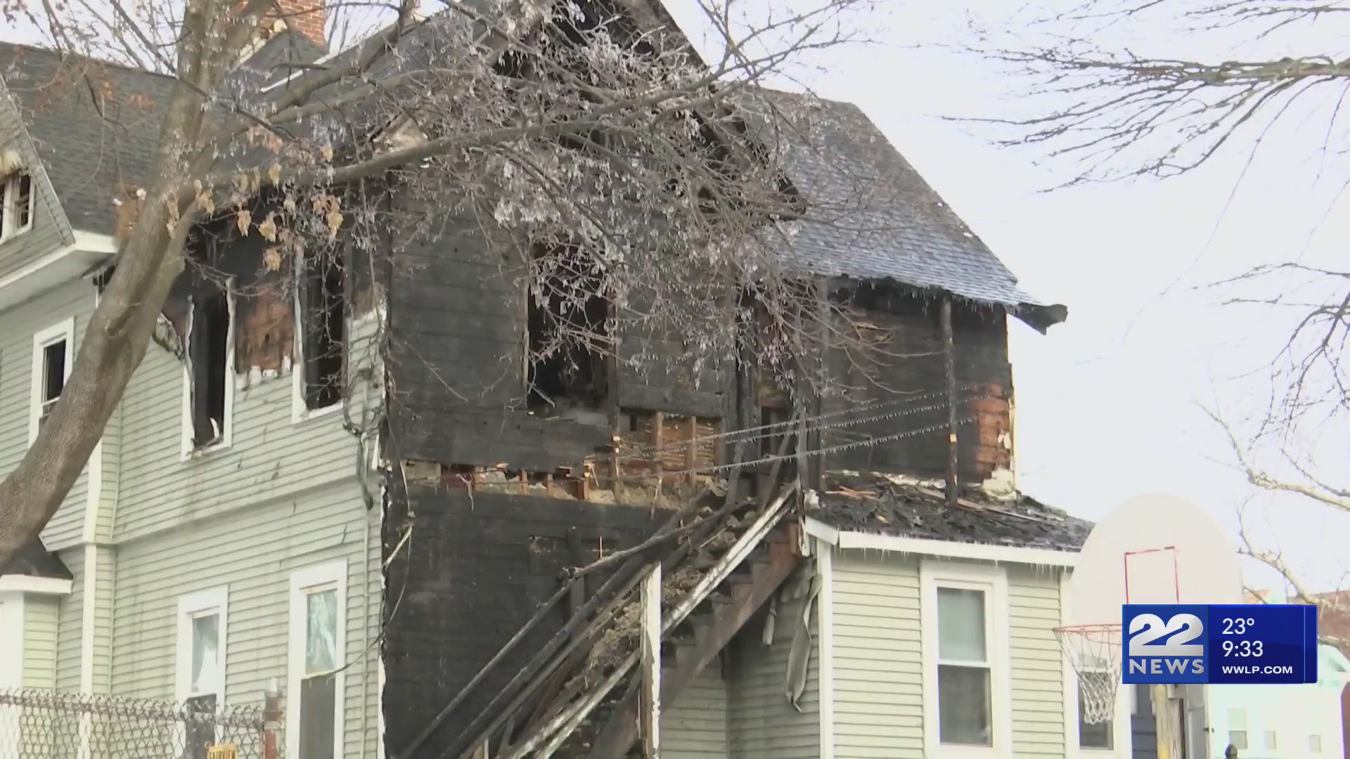 Holyoke crews put out fire on Chestnut St.