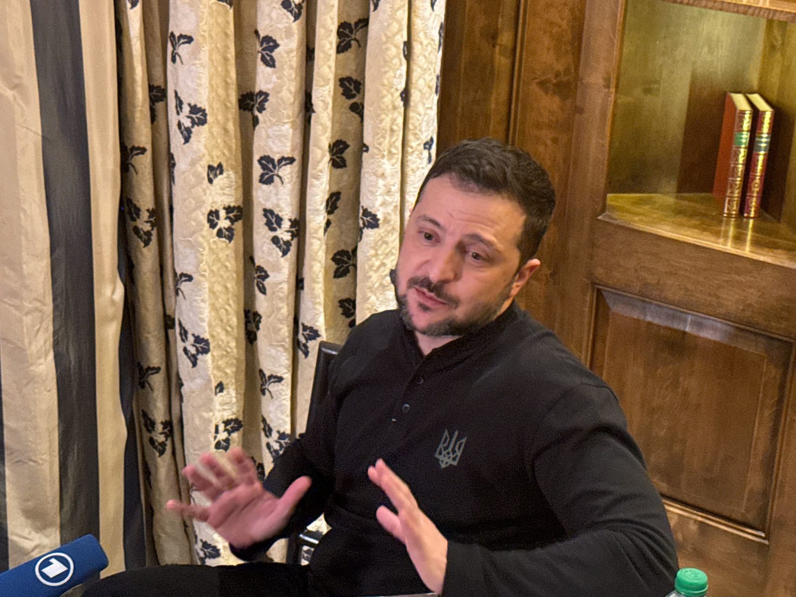 Zelensky says raw materials contract with US is not finalized