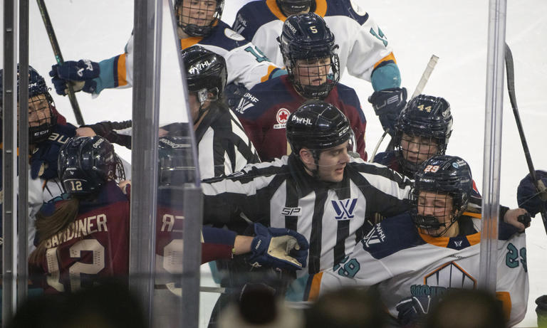 Lina Ljungblom scores twice as the Victoire down the Sirens 6-2