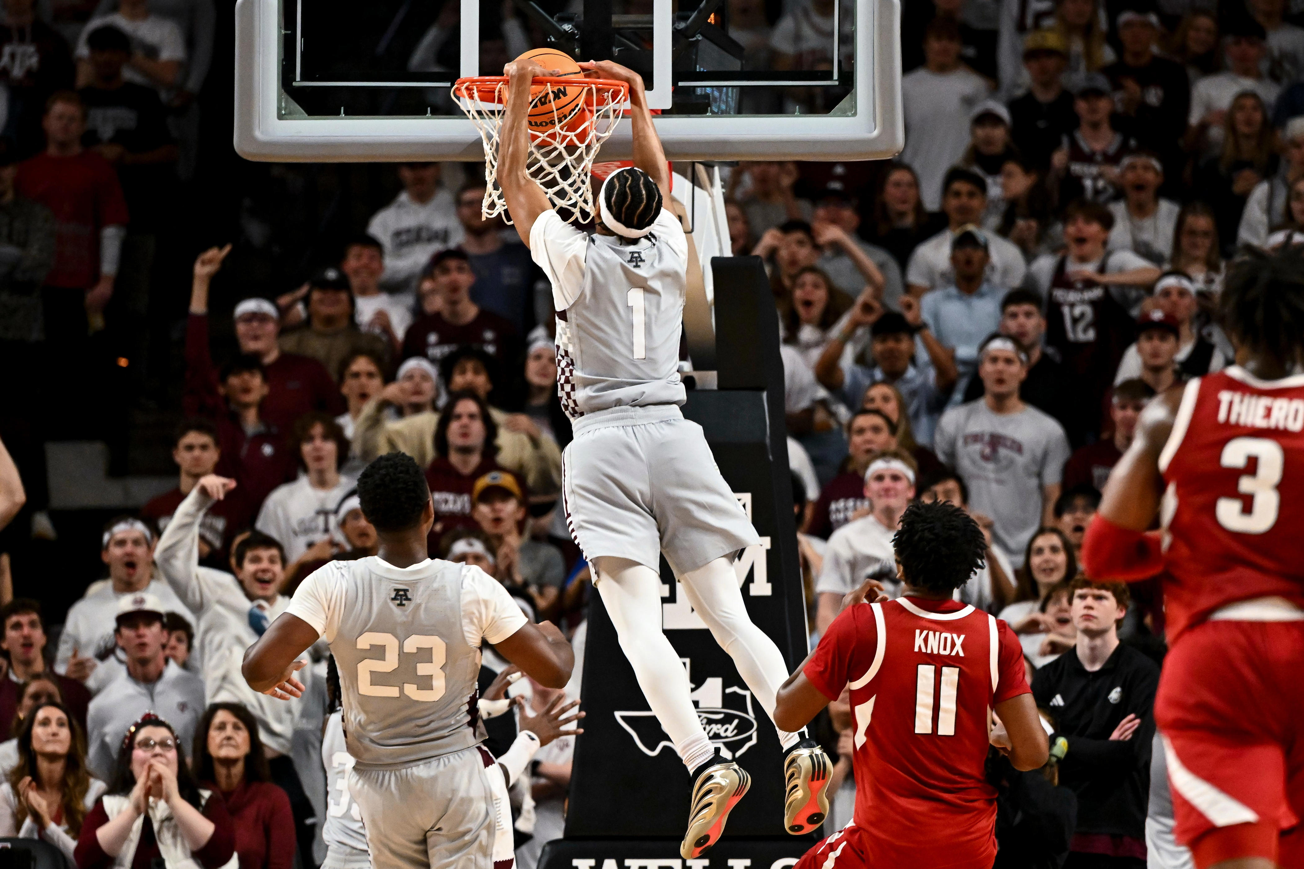 How Texas A&M basketball works to find an edge late in the SEC season