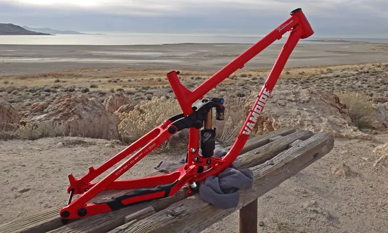 Vampire Fastarossa Debuts Wild 3-in-1 DH Suspension from Chris Canfield’s Beautiful Mind