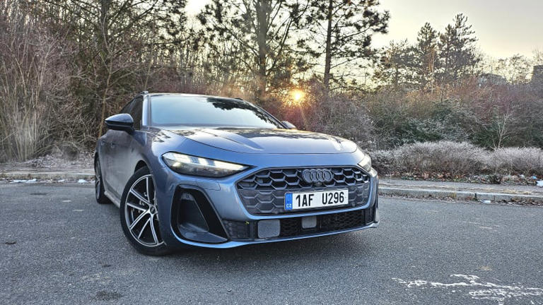Nové Audi A5 si zasloužilo být letošním autem roku. Čtyři displeje jsou ...