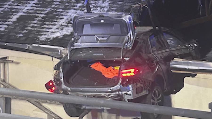 Car crashes into roof of VA building in Excelsior Springs, man held on ...