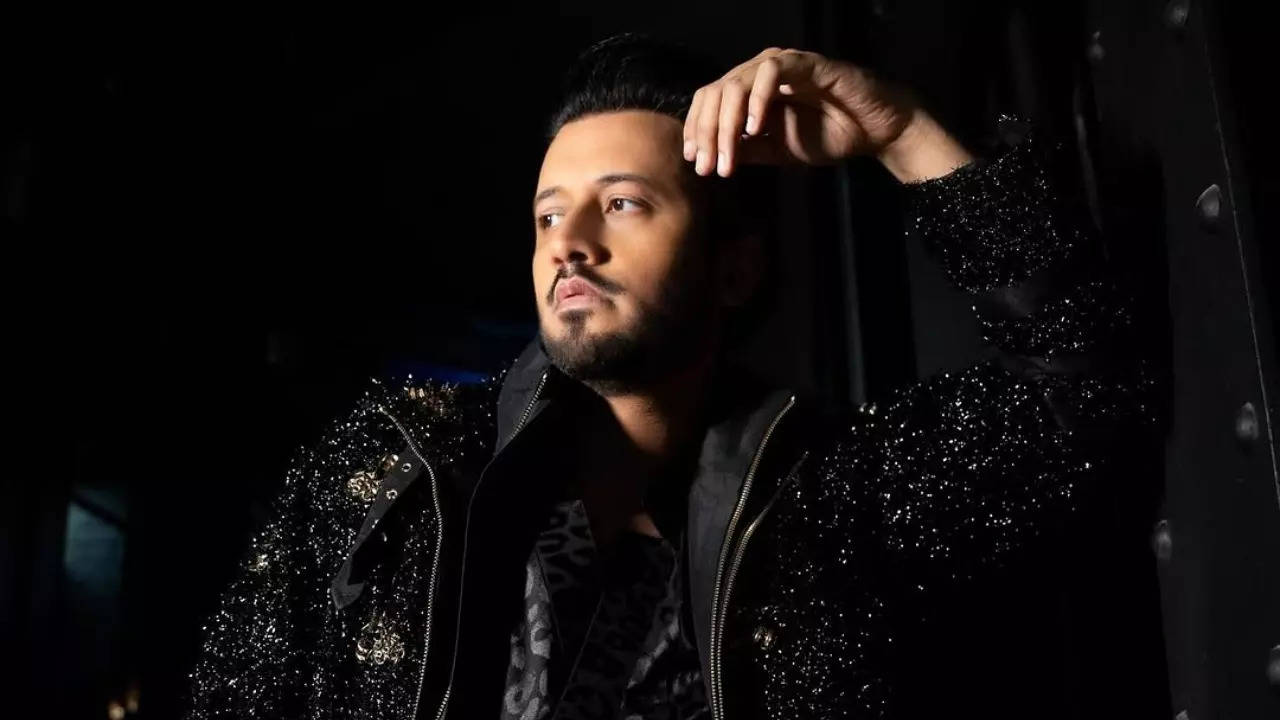 Atif Aslam's breakup advice to a fan: 'Once you have enough money ...