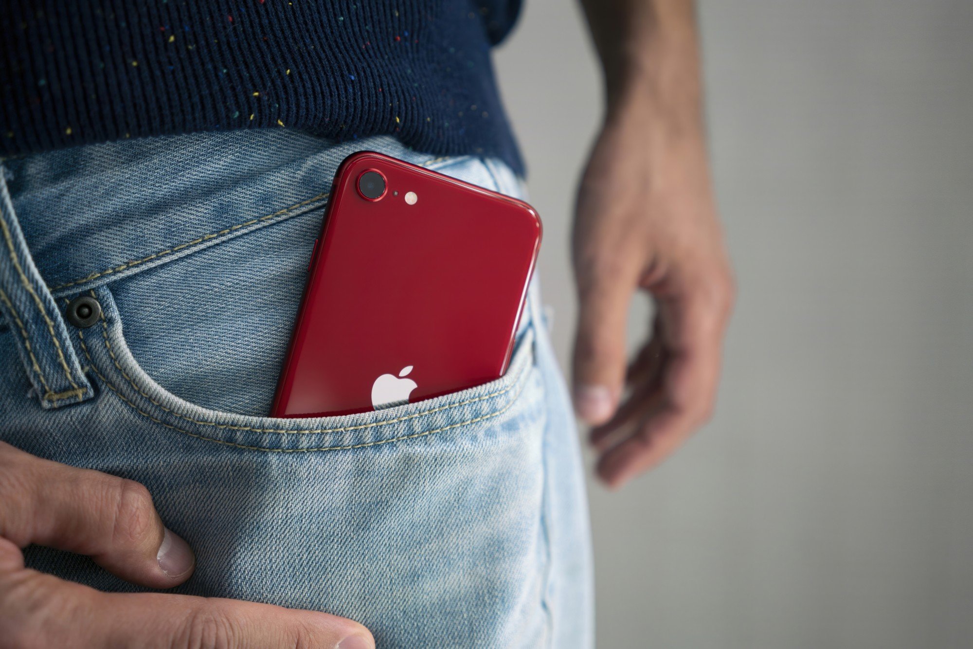 Gen Z go retro, using 1st gen iPhone SE, iPhone 6s and 5s, digital ...