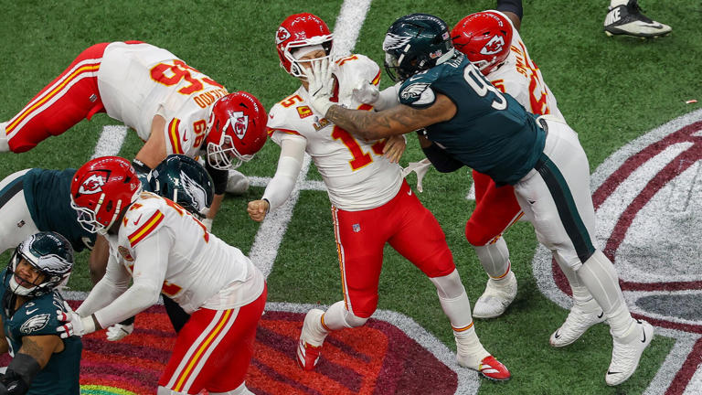 Jalen Carter avoids fine for blow to Patrick Mahomes's head