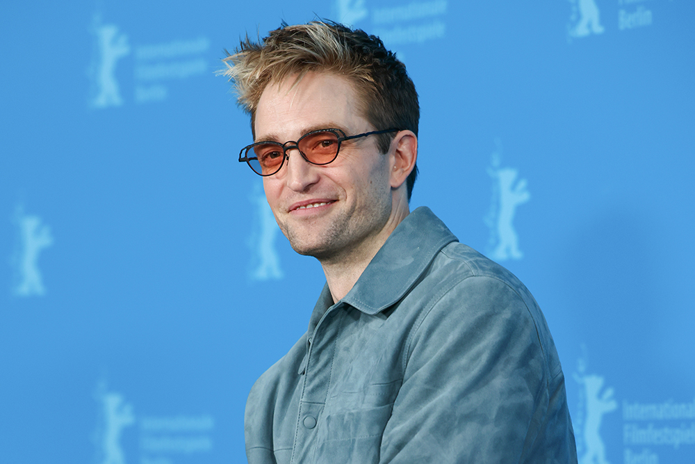 Robert Pattinson Just Realized That He Based His ‘Mickey 17' Accent Off ...
