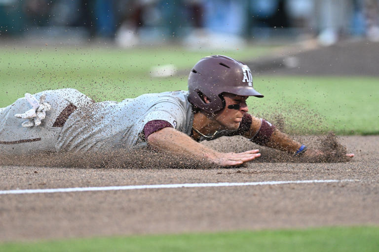 Texas A&M baseball drops its third straight game after 3-2 loss to ...