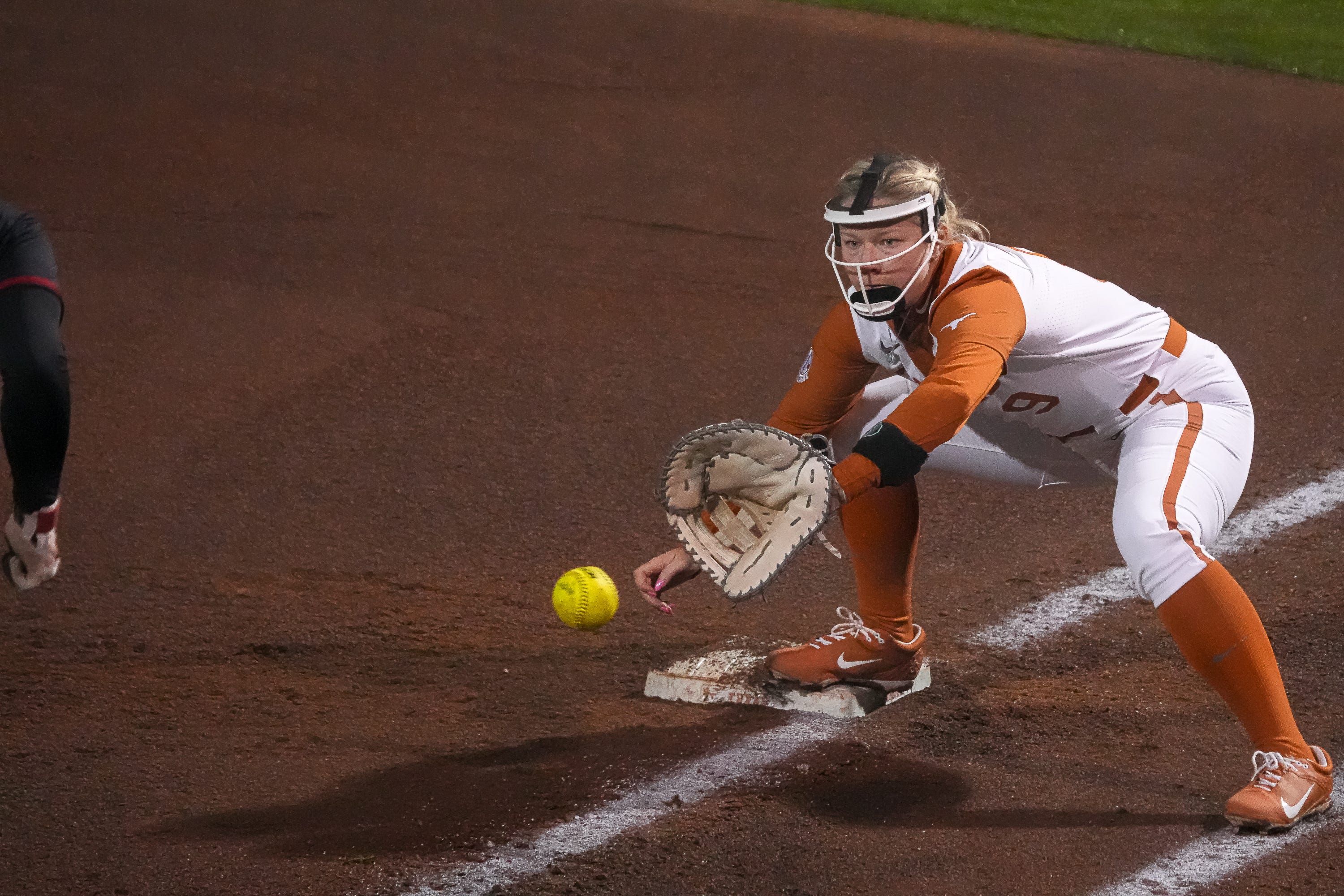 Texas softball: Teagan Kavan, Longhorns complete sweep of Missouri
