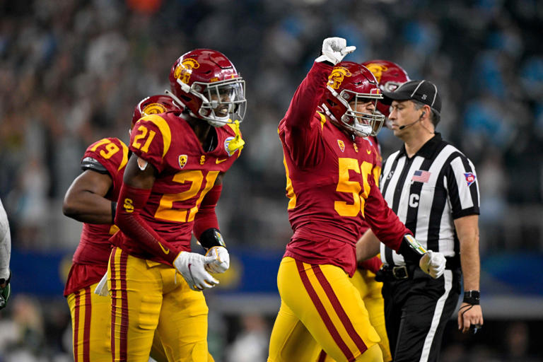 UCLA should pursue former USC Trojan Solomon Tuliaupupu in the portal