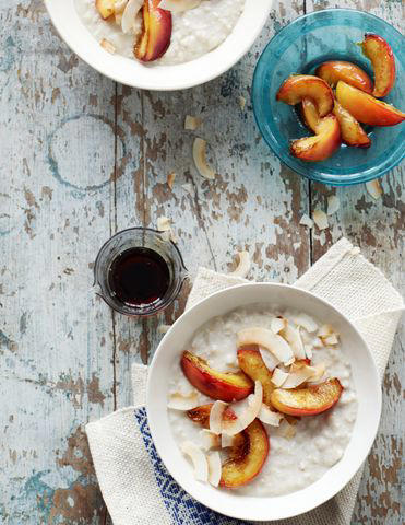 How to Eat Oatmeal 7 Ways, From Baked With Fruit to Topped With an Egg