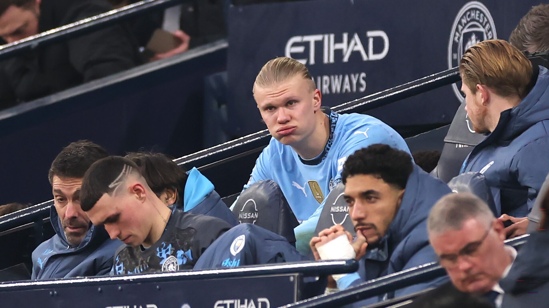 Erling Haaland injury update — Man City star has knee scare, walks off ...