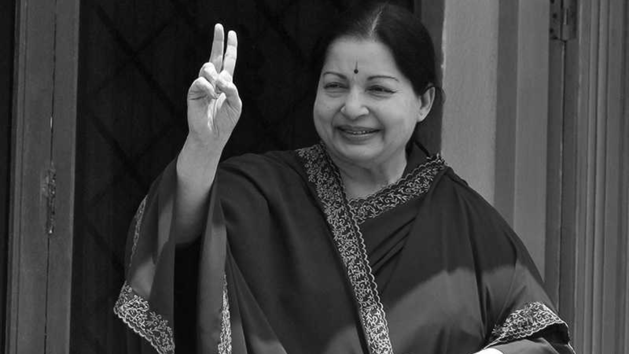 High-security convoy brings Jayalalithaa's 27kg gold back to TN after ...