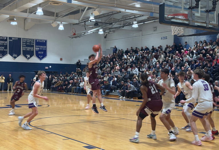 'It's pretty electric': Third time the charm as Rumson boys basketball ...